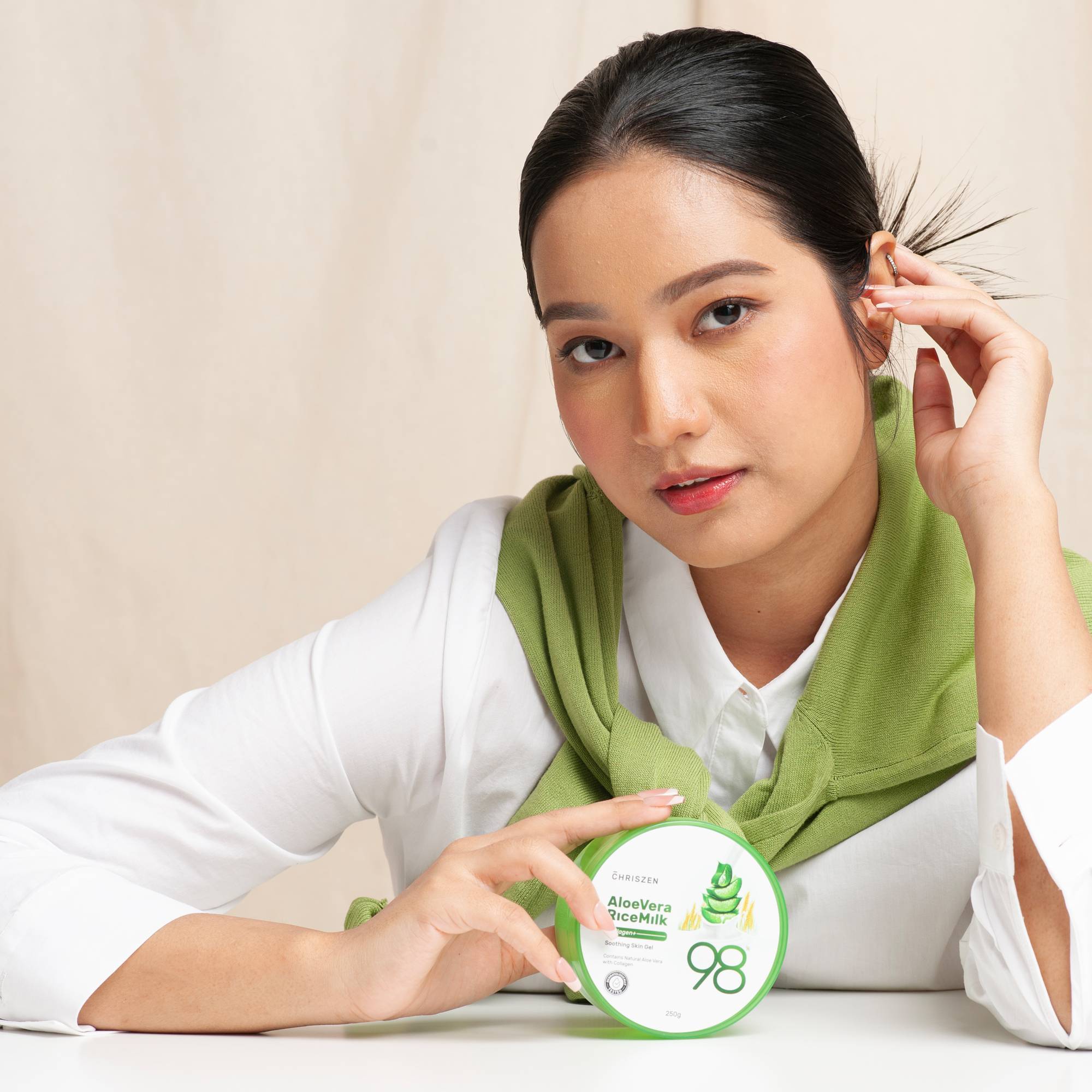 Chriszen 98% Aloe Vera & Rice Milk Collagen Plus - Soothing Skin Gel (250g)